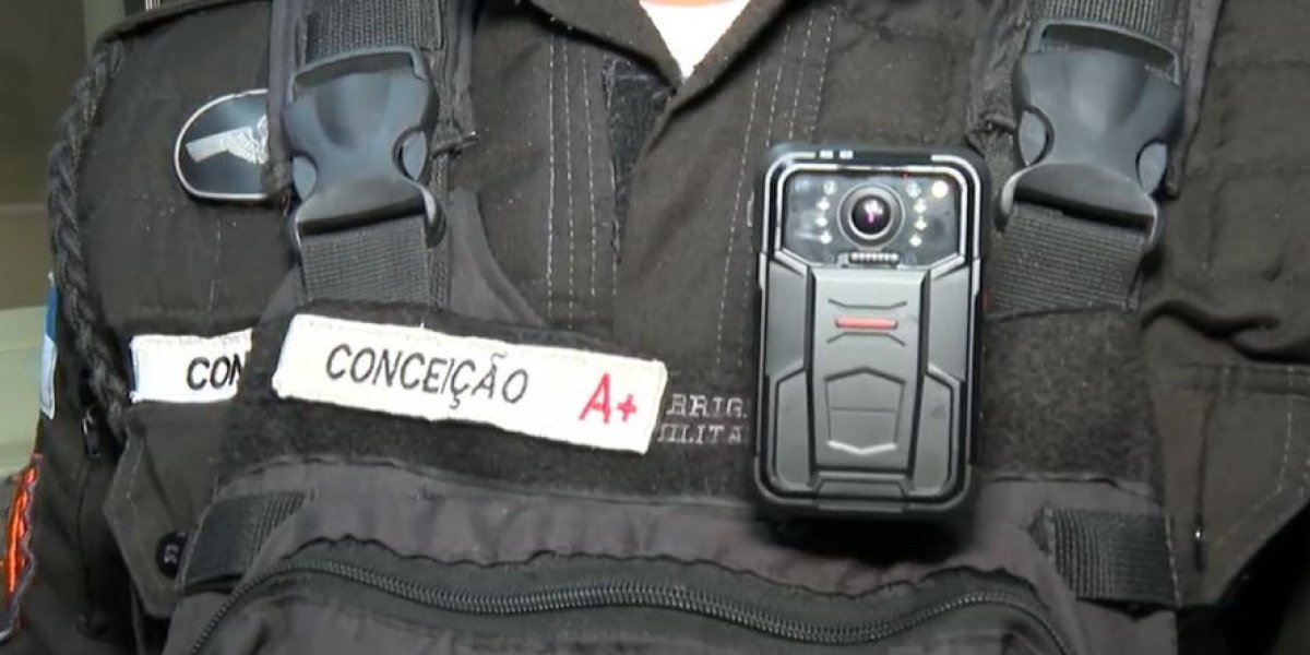 Câmeras corporais de policiais da operação no Rio de Janeiro são ...